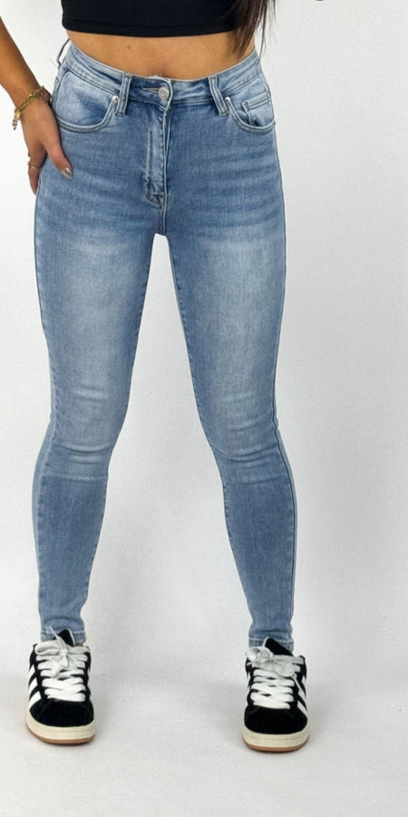 PETITE JEANS – CHUN